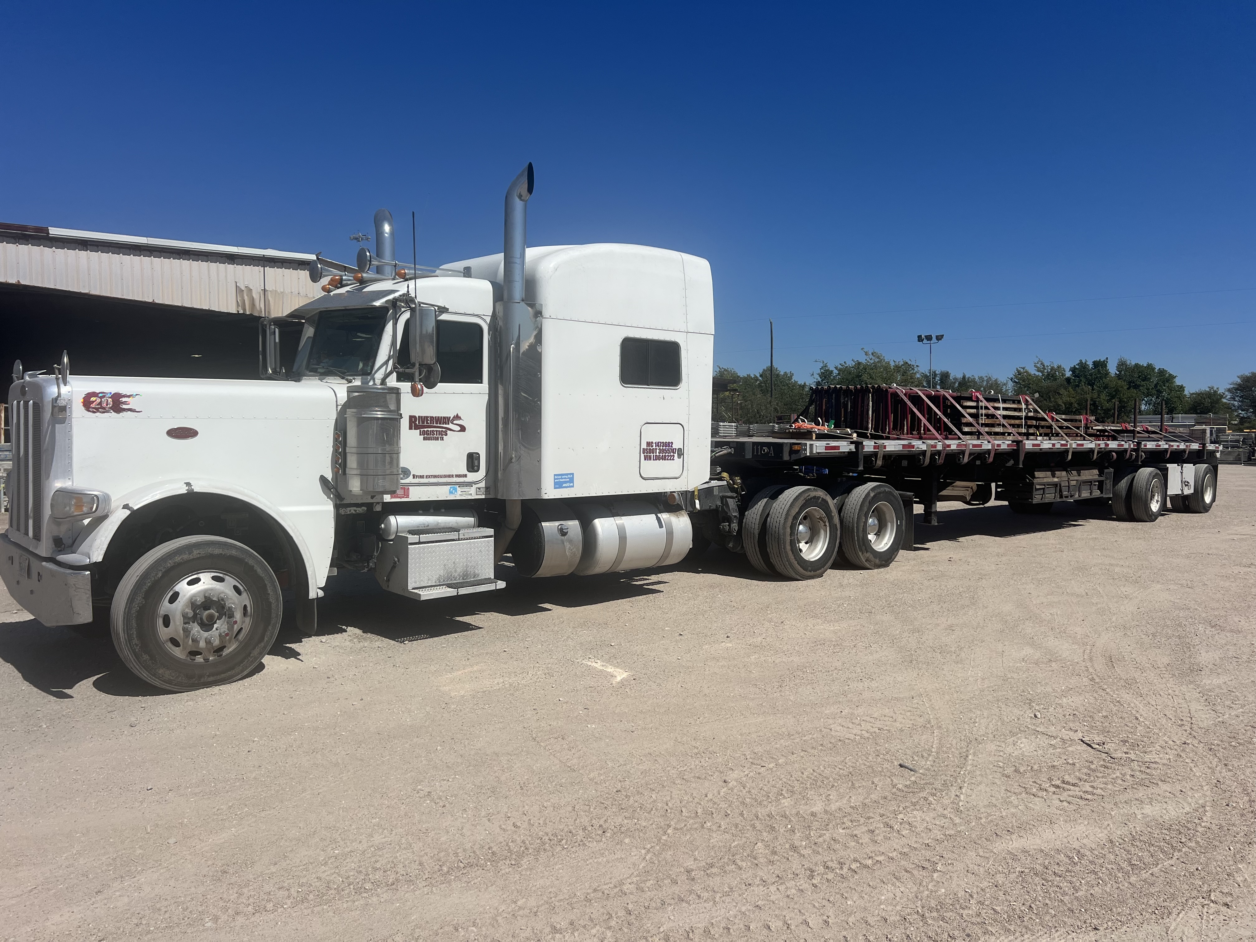 Riverway Logistics | Flatbed Motor Carrier
